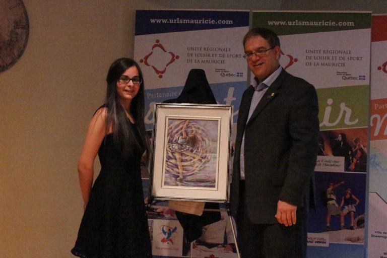 Roxane Abel reçoit le prix Jean-Marc-Paradis 2016 - L’Écho de la Tuque