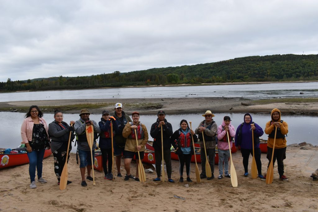 En canot pour développer l'identité culturelle des Atikamekw - L’Écho ...